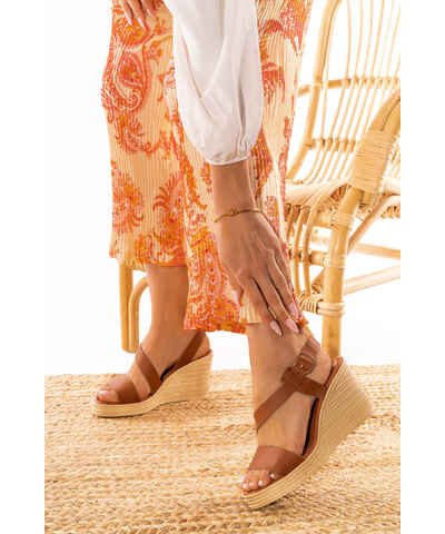 Καλοκαιρινά, δερμάτινα γυναικεία πέδιλα με λουράκι, σφήνα | 70 προϊόντα - GLAMI.gr