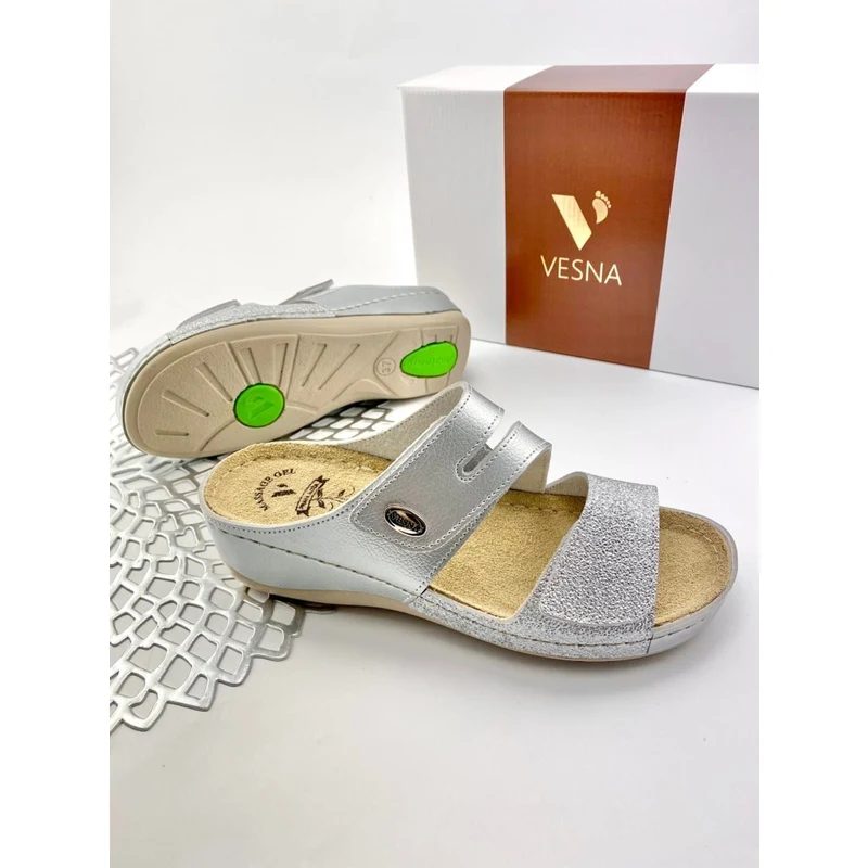 Vesna Ανατομικές ασημί παντόφλες - GLAMI.gr
