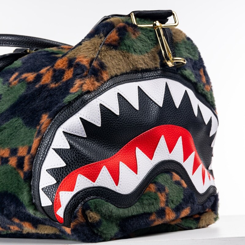 SPRAYGROUND FUR SIP CAMO DUFFLE D5745 Παραλλαγή - GLAMI.gr