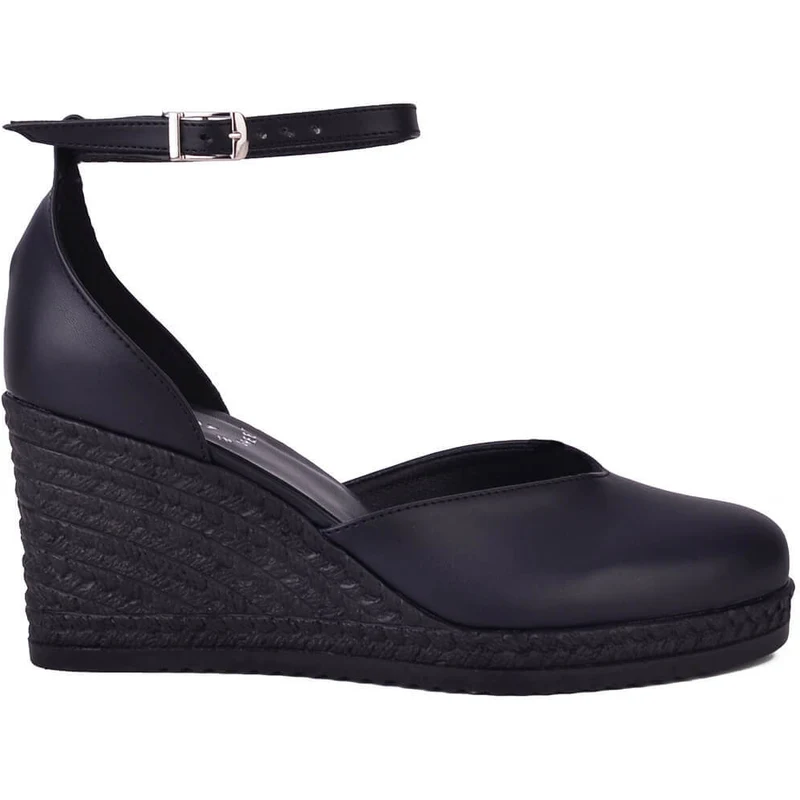 My way shoes Μαύρη γυναικεία πλατφόρμα με μπαρέτα - GLAMI.gr