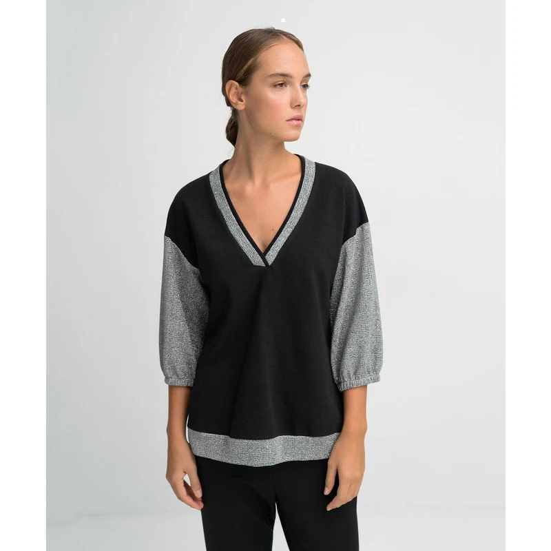 Emporio Grama Μπλούζα V σε συνδυασμό δύο υφασμάτων Μαύρο - GLAMI.gr