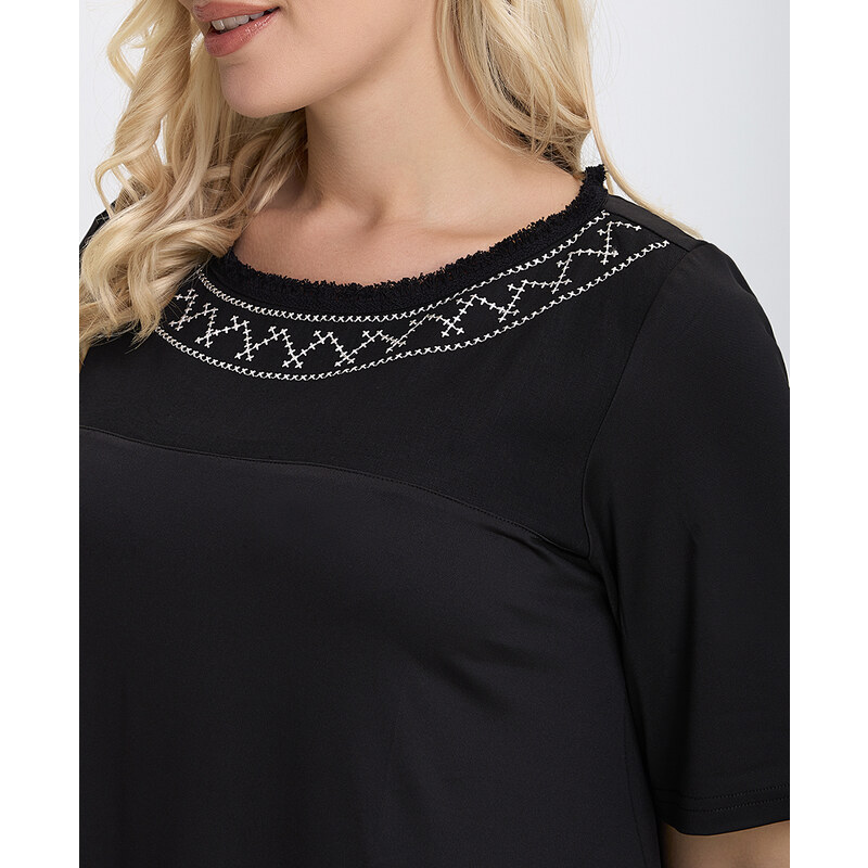 Luisa Viola PLUS SIZE - Μπλούζα με Κεντημένα Σχέδια σε Μαύρο - GLAMI.gr